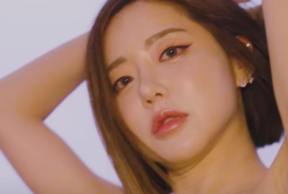 【昔の画像44枚】DJSODAは豊胸と整形？豊胸跡や偽乳説を検証！ | 裏芸能ニュース