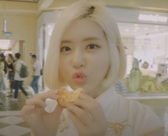 【昔の画像44枚】DJSODAは豊胸と整形？豊胸跡や偽乳説を検証！ | 裏芸能ニュース